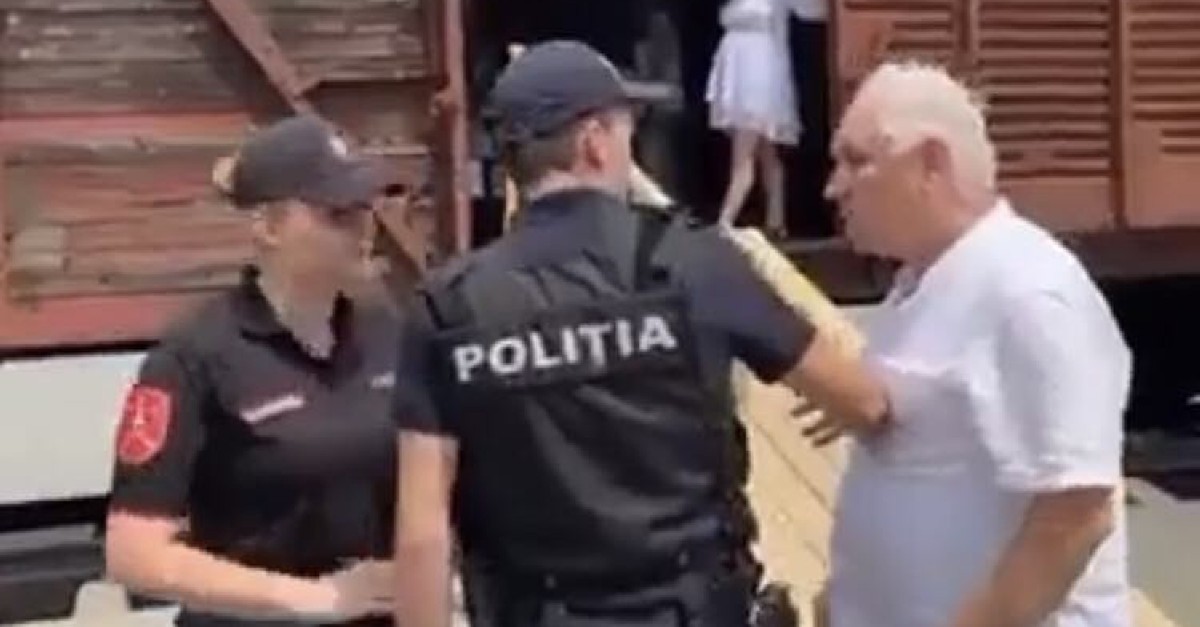 FOTO: A venit să pângărească expoziția „Basarabenii în Gulag”, dar a ...