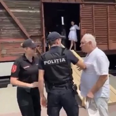 FOTO: A venit să pângărească expoziția „Basarabenii în Gulag”, dar a ...